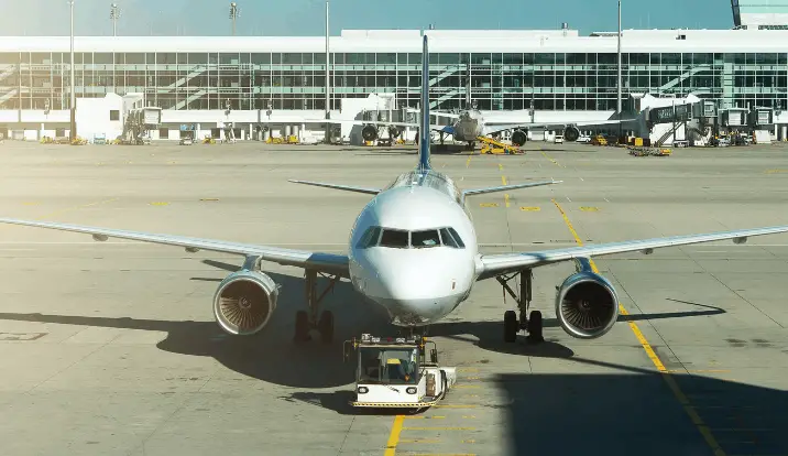 Can Airplanes Reverse on Their Own On the Ground? – How Airplanes ...